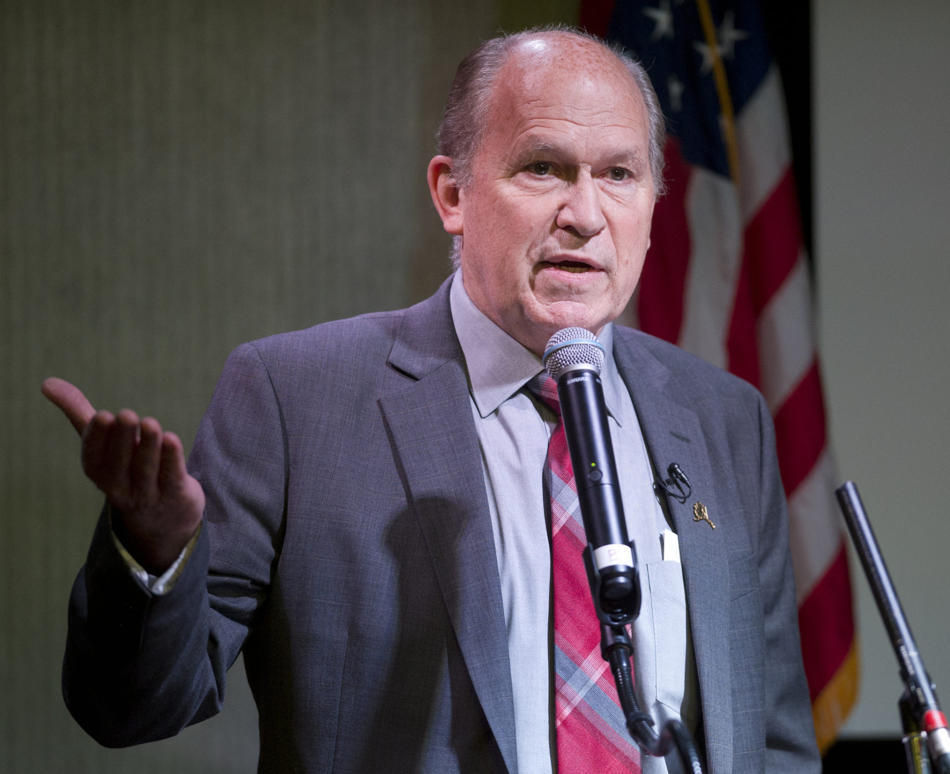 Governor talks PFD and Juneau Access to Chamber of Commerce | Juneau Empire