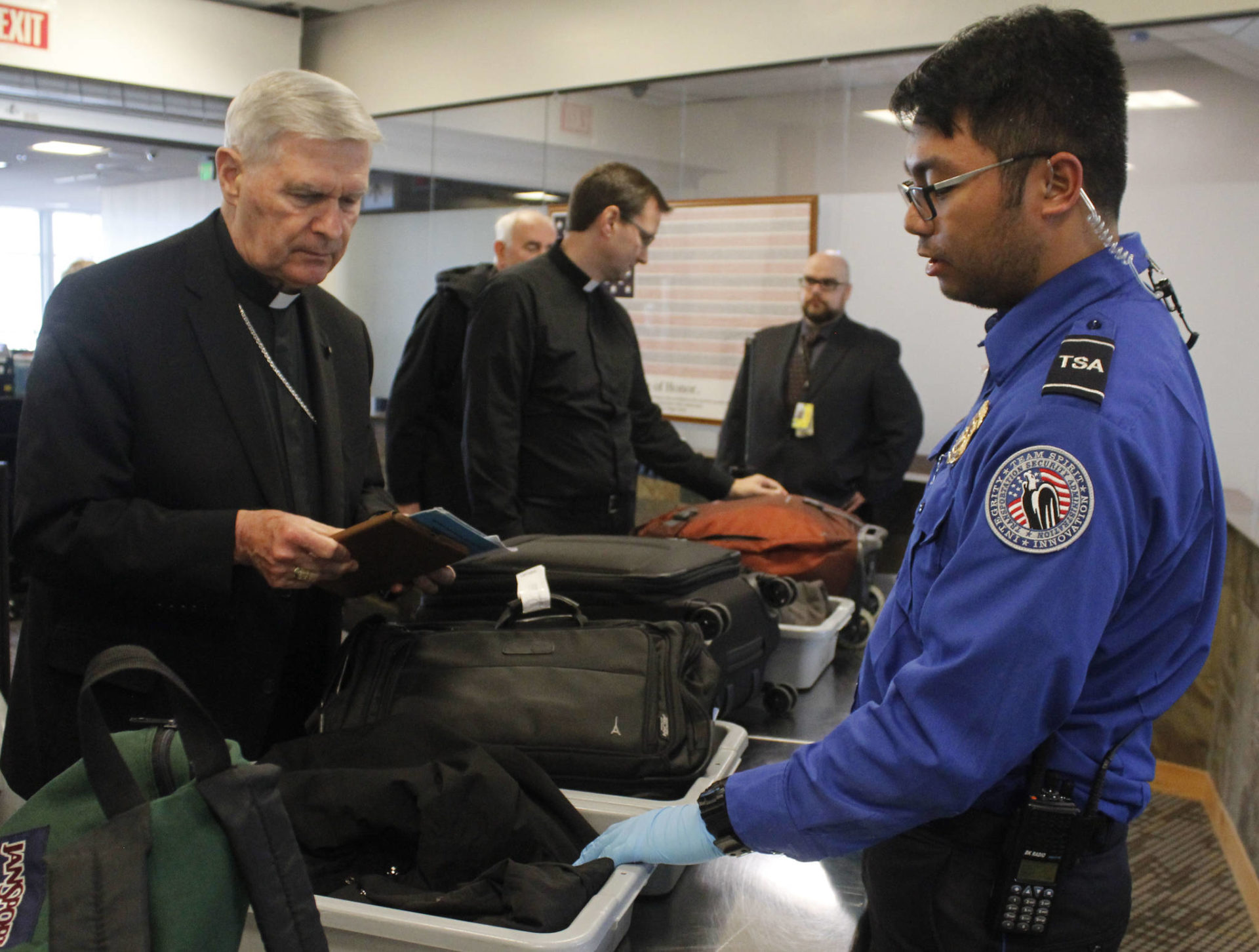 New TSA policy takes closer look at electronics | Juneau Empire