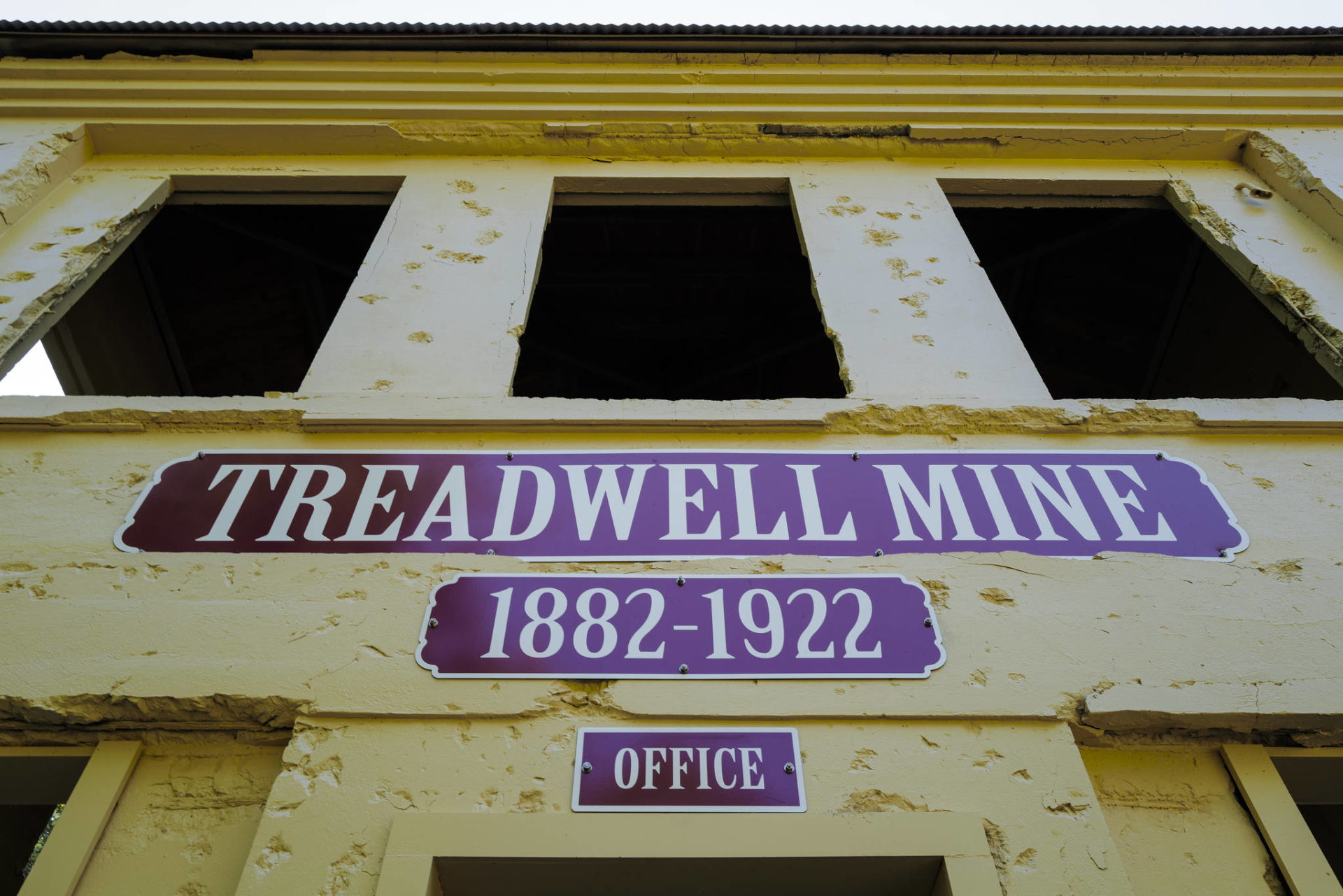 New-look mining building gets a ribbon cutting | Juneau Empire