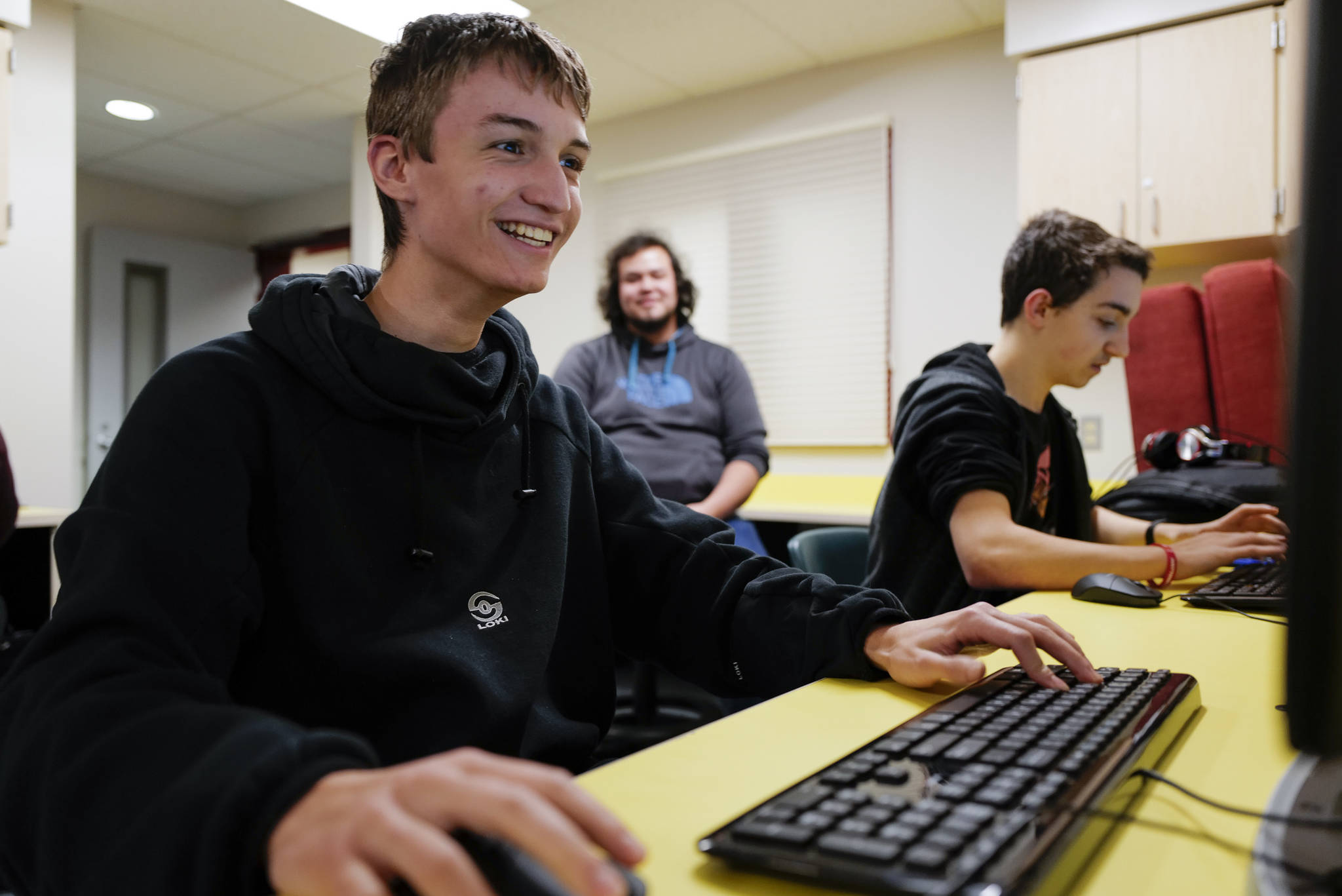 Pass the controller: Thunder Mountain High School launches new esports ...