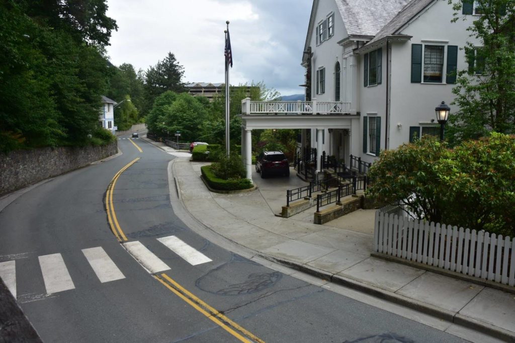 Workers cover ‘Black Lives Matter’ writing | Juneau Empire