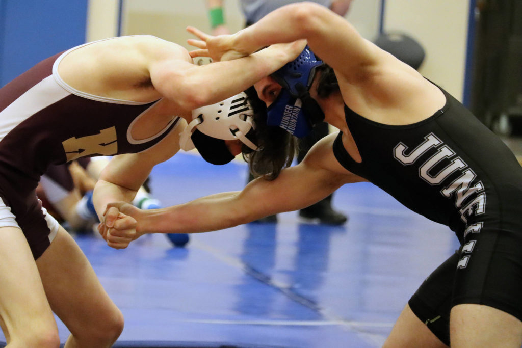 5 wrestlers start off season with first-place finishes | Juneau Empire