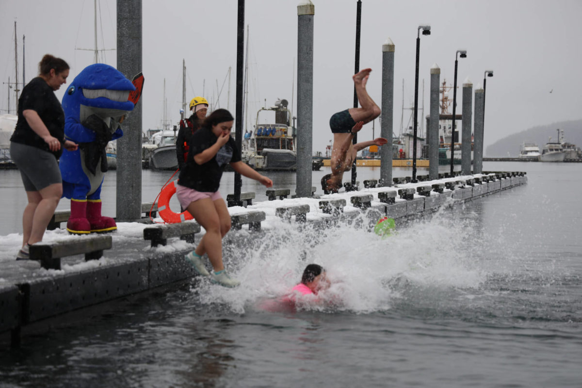 Freezin’ for a reason: UAS students and Juneau residents take a plunge ...