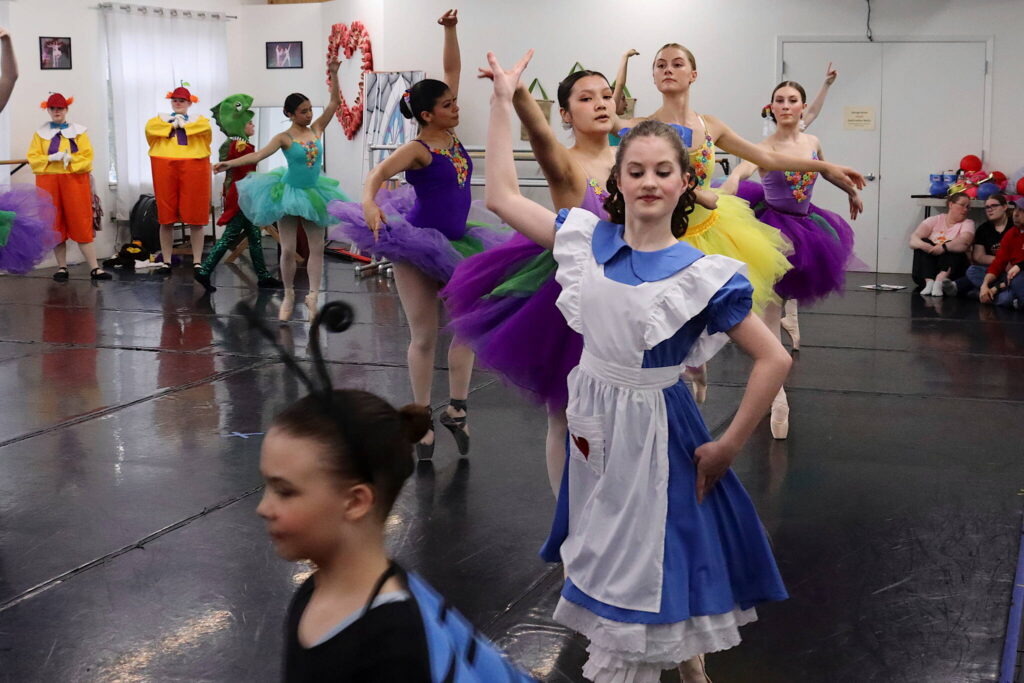 An ‘Alice in Wonderland’ that requires quick thinking on and off your ...