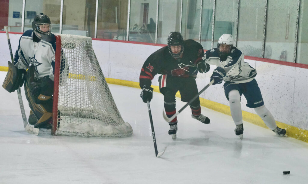 Stars eclipse Crimson Bears | Juneau Empire