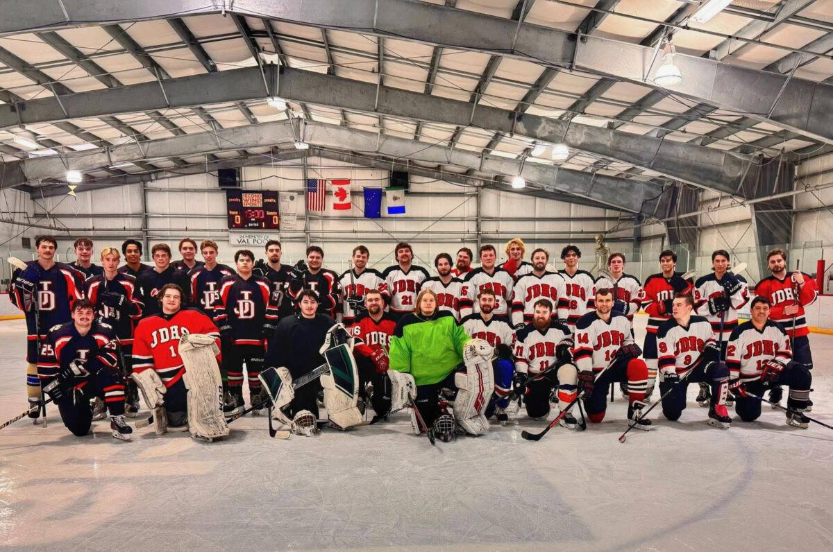 Alumni hockey players gather on the ice | Juneau Empire