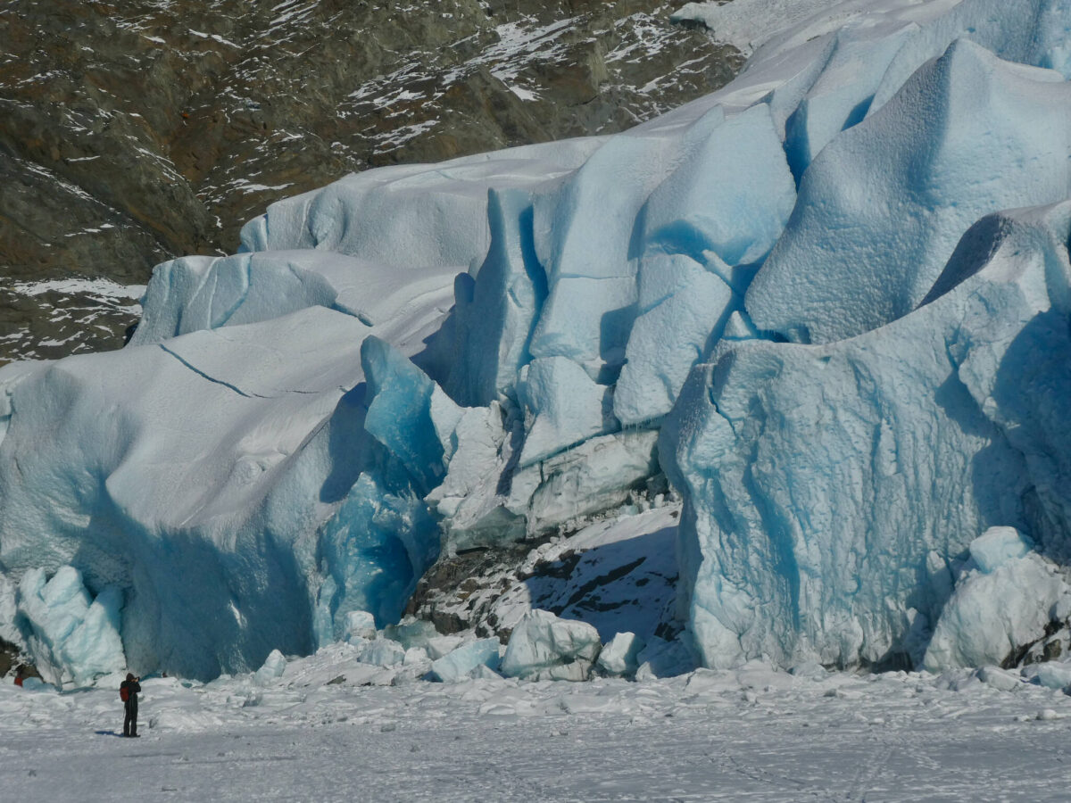 Update: Large calving of ice from Mendenhall Glacier prompts further ...