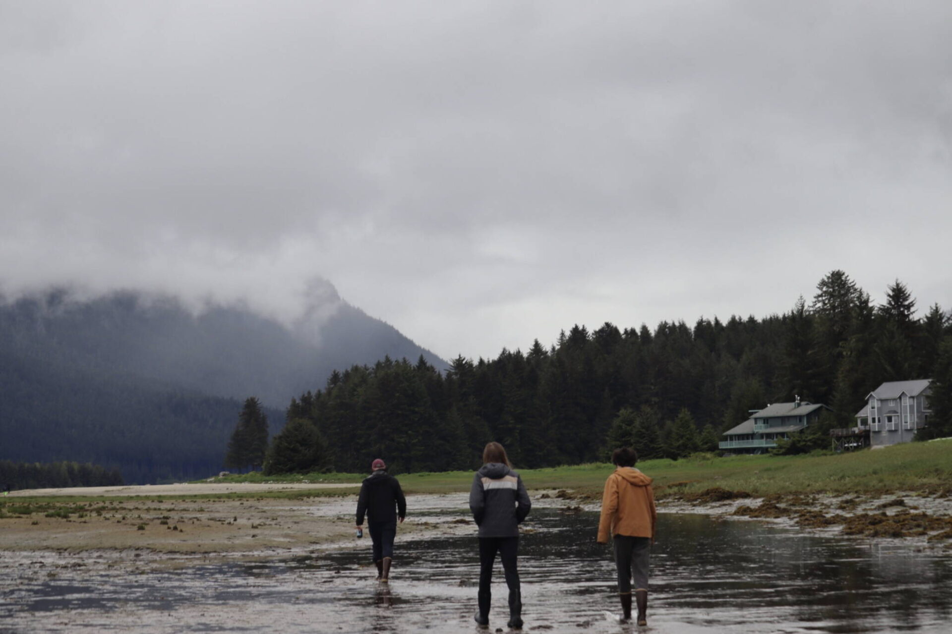 Runners brave rain and mud at Juneau’s Spring Tide Scramble | Juneau Empire