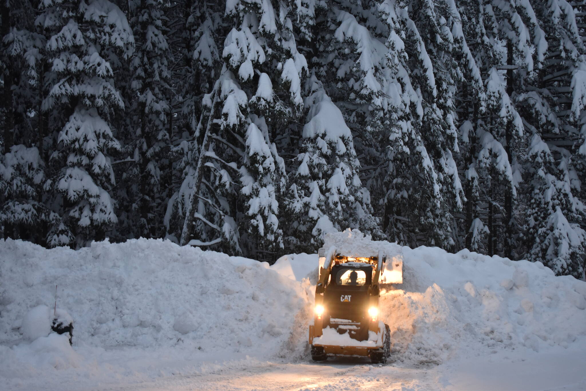 Warnings pile up under record-breaking snowfall in Juneau | Juneau Empire